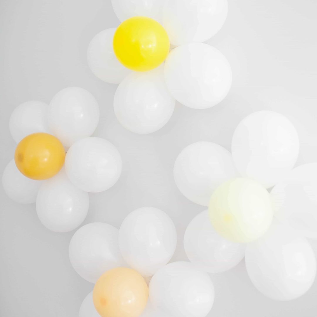 Daisy Balloon Flowers – A Fun & Whimsical Party Decoration